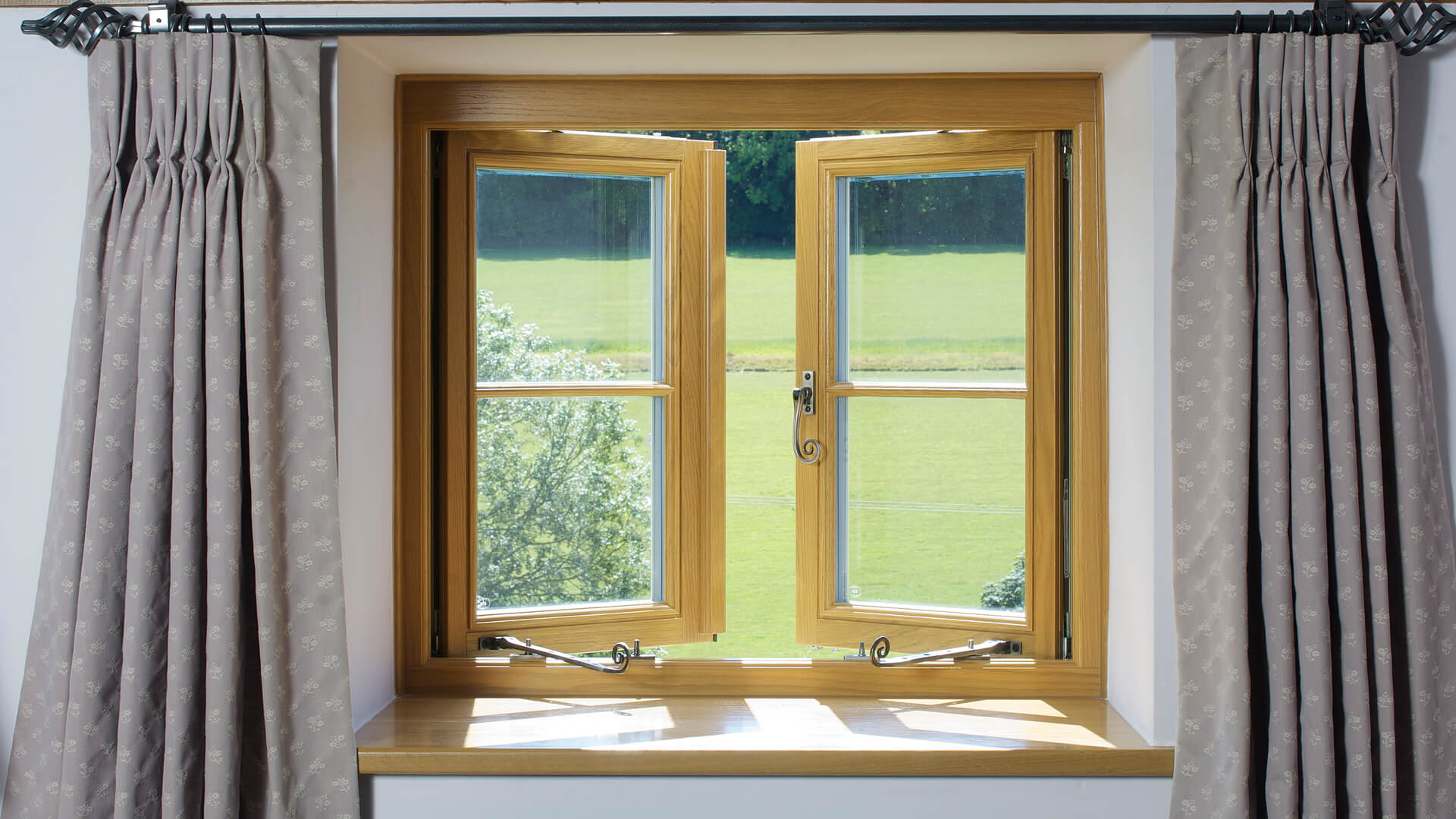 Timber Flush Windows Sussex & Kent | Wooden Flush Windows from County